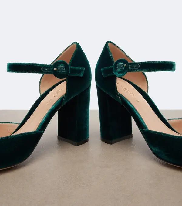 GIANVITO ROSSI Velvet Pumps - Gold