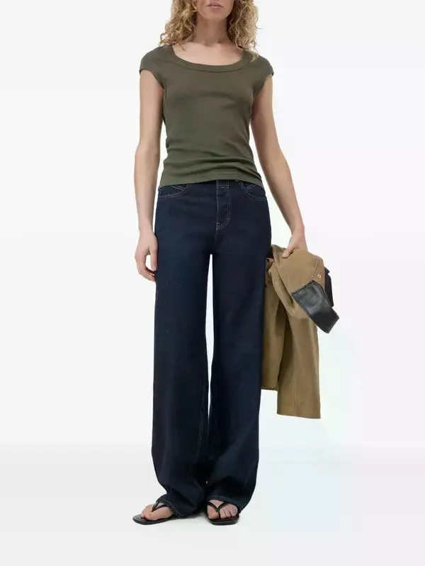 Closed Cap-sleeve T-shirt