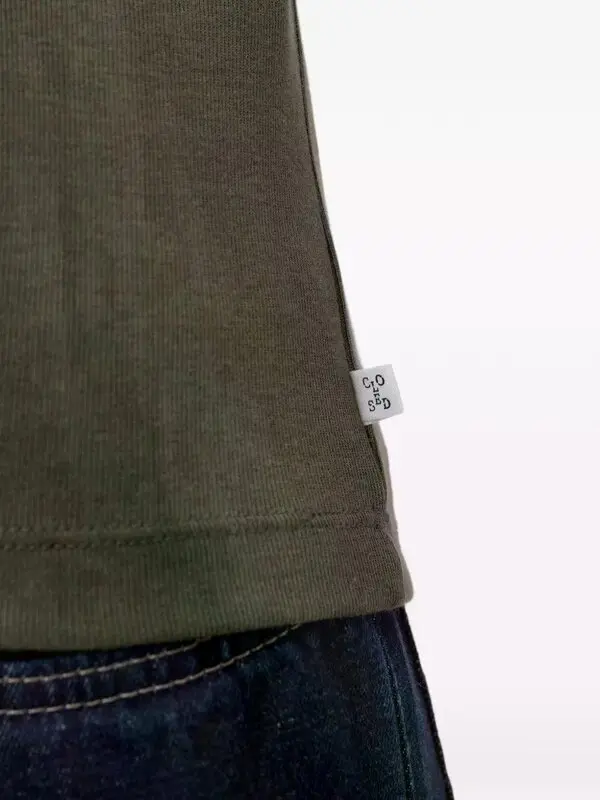 Closed Cap-sleeve T-shirt