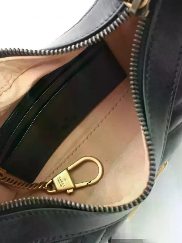 Gucci Gg Marmont Chevron Quilted Shoulder Bag - Black