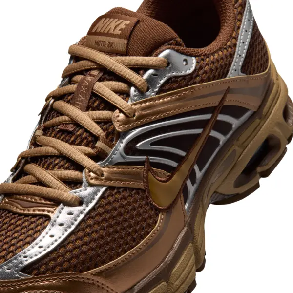 Nike Max Moto 2k Athletic Shoes With Reflective Accents - Brown