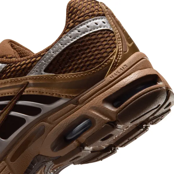 Nike Max Moto 2k Athletic Shoes With Reflective Accents - Brown