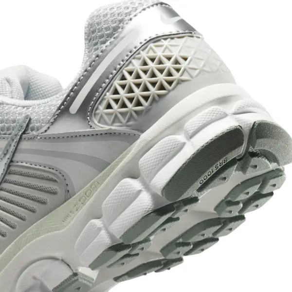 Nike Zoom Vomero Lace-up Sneakers - Grey