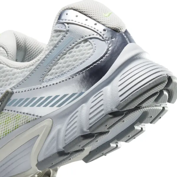 Nike V5 Rnr Shoes With Reflective Accents