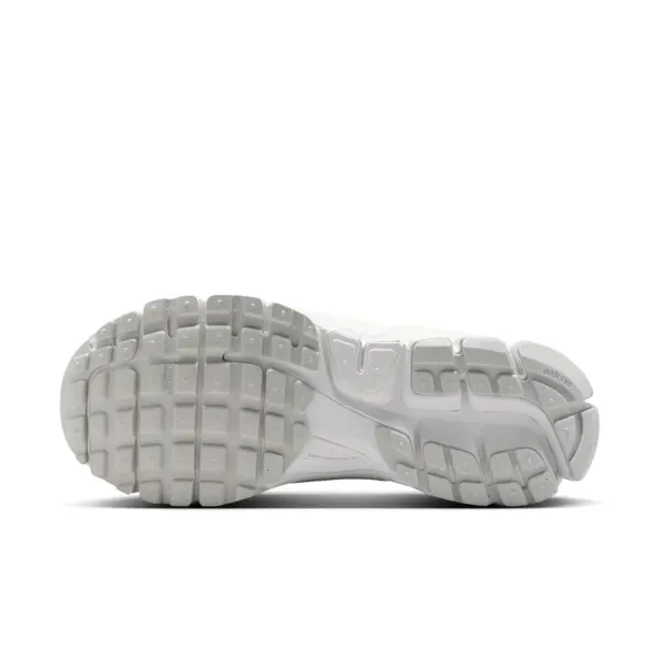 Nike Zoom Vomero Athletic Shoes With Reflective Accents - White
