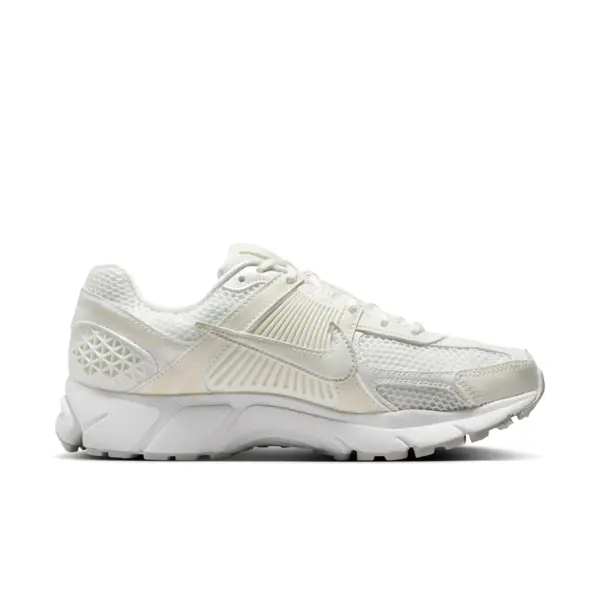 Nike Zoom Vomero Athletic Shoes With Reflective Accents - White