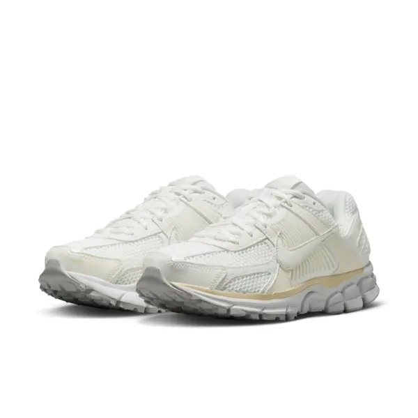 Nike Zoom Vomero Athletic Shoes With Reflective Accents - White