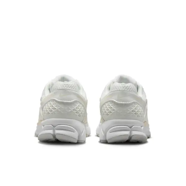 Nike Zoom Vomero Athletic Shoes With Reflective Accents - White