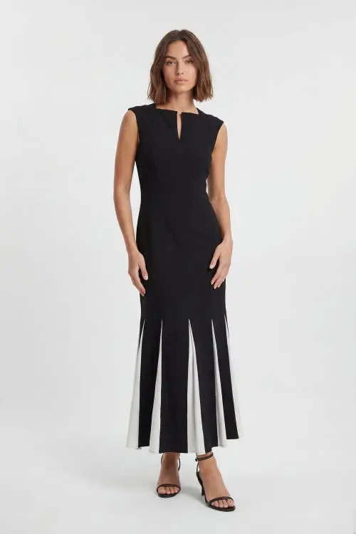 Karen Millen Maxi Dress With Contrast Godet Detail - Mono