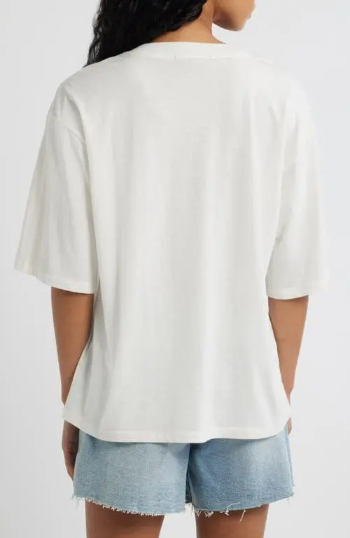VINYL ICONS Mesh Yoke Fleece Graphic T-shirt