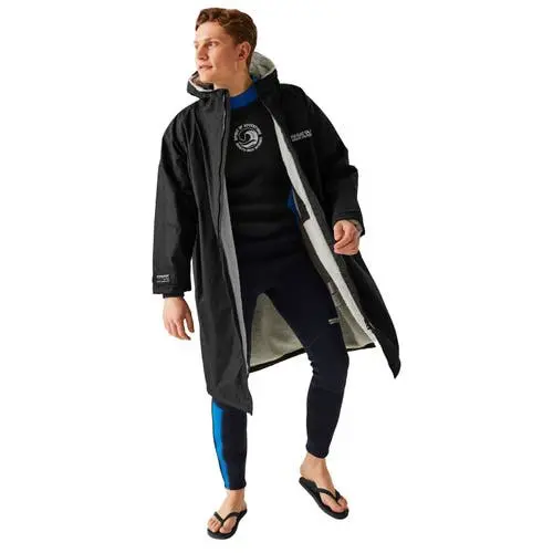 REGATTA Gender Inclusive Waterproof Fleece Lined Changing Robe - Black