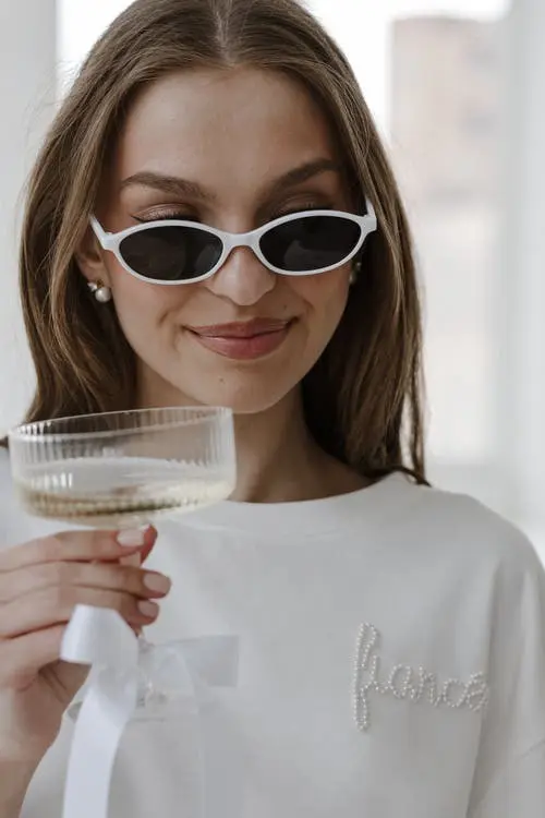 UNTAMED PETALS Icon Sunnies - White