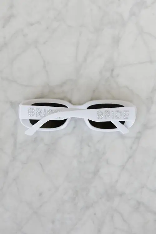 UNTAMED PETALS Bride Sunnies