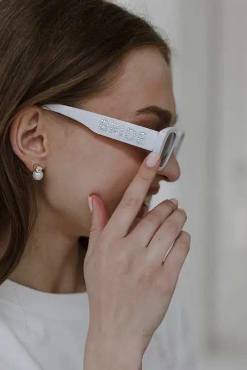 UNTAMED PETALS Bride Sunnies