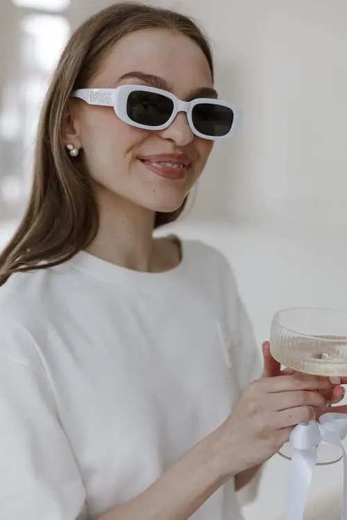 UNTAMED PETALS Bride Sunnies