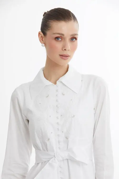 GIZIA Embroidered Detail Midi Dress