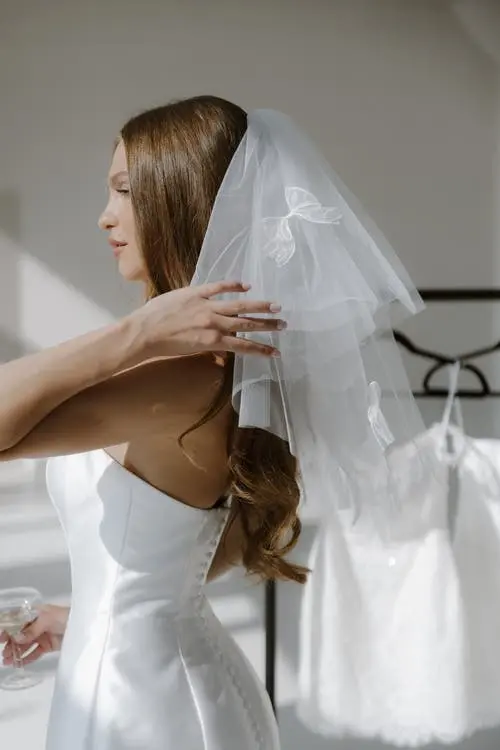 UNTAMED PETALS Tie The Knot Mini Veil