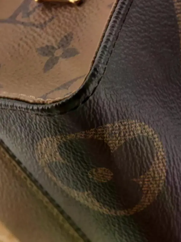 LOUIS VUITTON Onthego East West Shoulder Bag - Brown