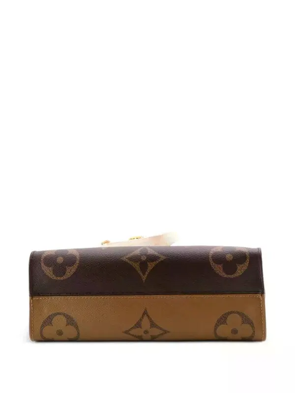 LOUIS VUITTON Onthego East West Shoulder Bag