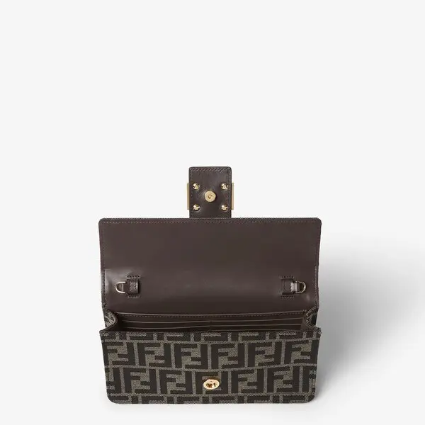 Fendi Tube Wallet On Chain