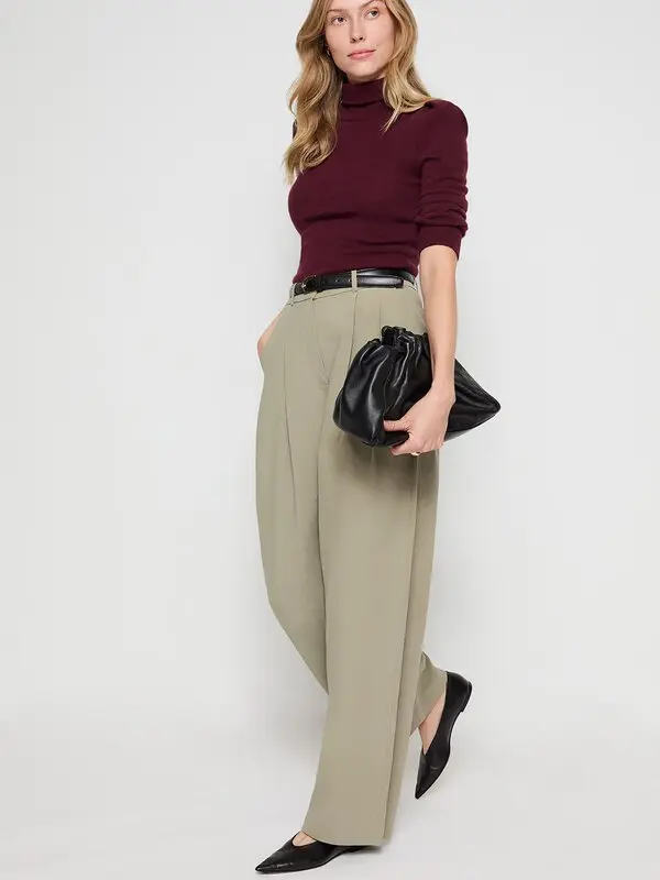 GWYN The Signature Cashmere Turtleneck | | Size