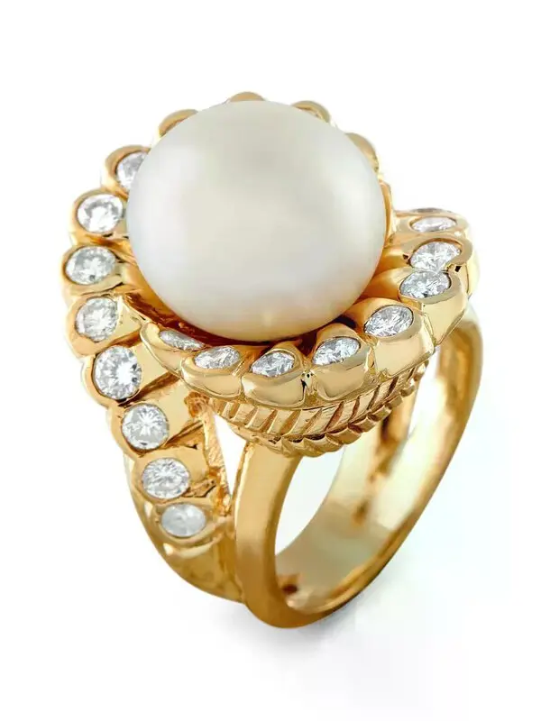 LB EXCLUSIVE Pearl And Diamond Ring