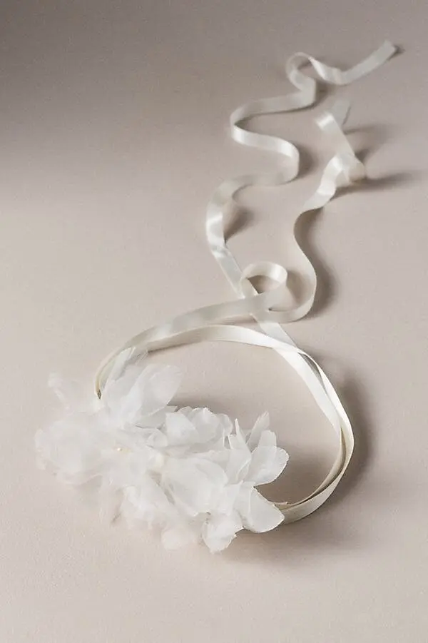 TWIGS & HONEY 3d Dahlia Silk Wrap Necklace - White