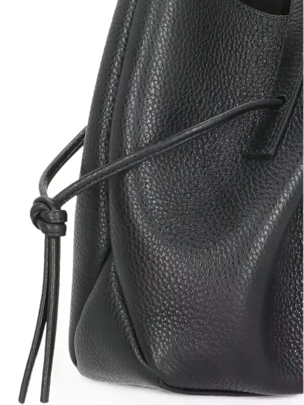 Yuzefi Scallop Shoulder Bag
