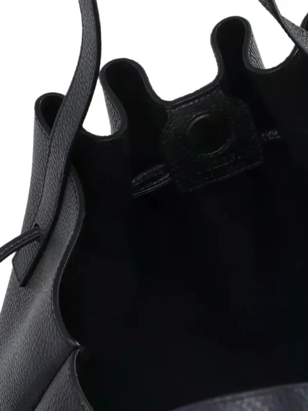 Yuzefi Scallop Shoulder Bag