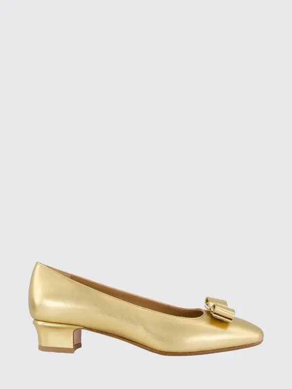 FERRAGAMO Vara Pumps With Bow Detailing In Laminated Nappa - Gold