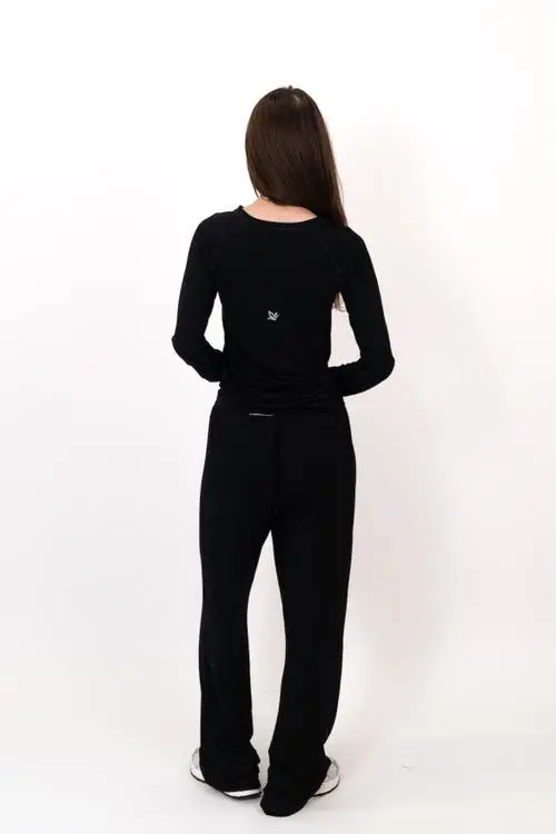 ON/OFF ESSENTIALS The Flow Pant - Black