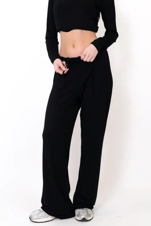 ON/OFF ESSENTIALS The Flow Pant - Black