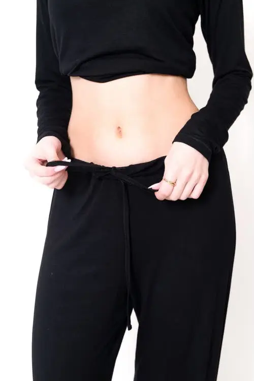 ON/OFF ESSENTIALS The Flow Pant - Black
