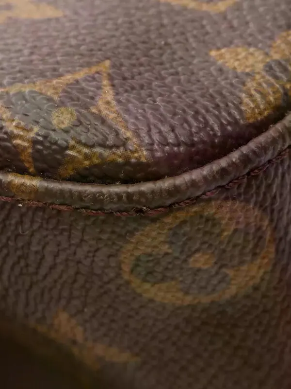 LOUIS VUITTON 2000 Gm Looping Monogram-pattern Shoulder Bag