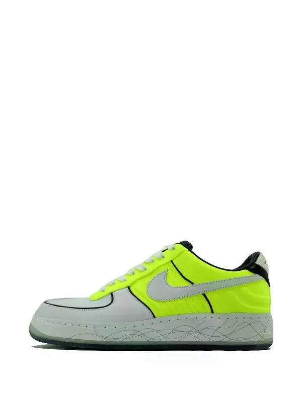 Nike Logo Perforated Toe-box Sneakers