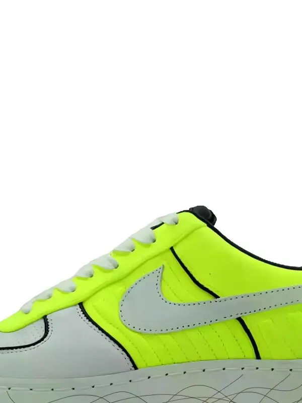 Nike Logo Perforated Toe-box Sneakers