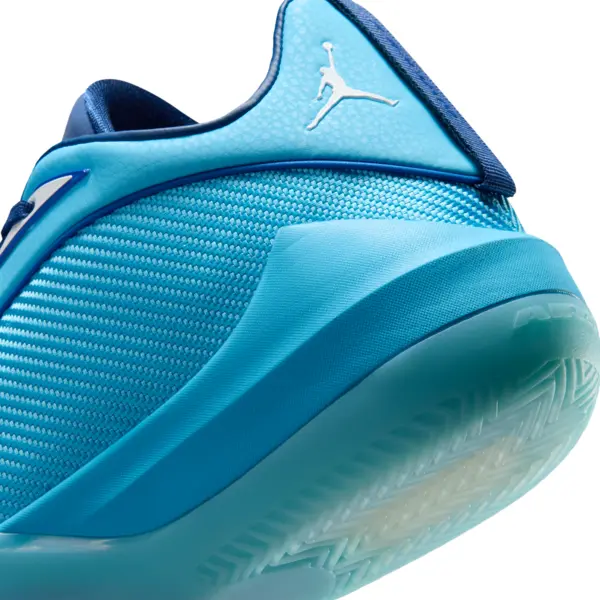 JORDAN Triangle Basketball Shoes
