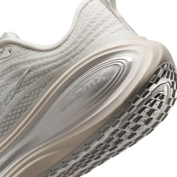 Nike Vomero Plus Se Road Running Shoes