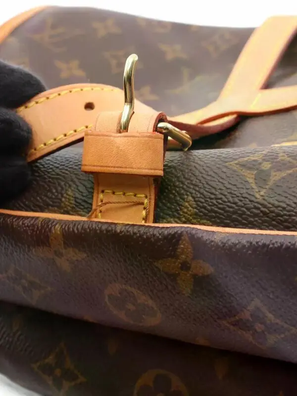LOUIS VUITTON 1999 Monogram Saumur 30 Crossbody Bag
