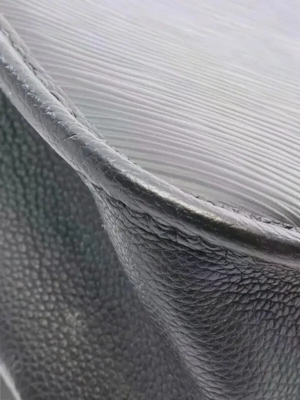 LOUIS VUITTON 2010s Epi Busi Nm Shoulder Bag