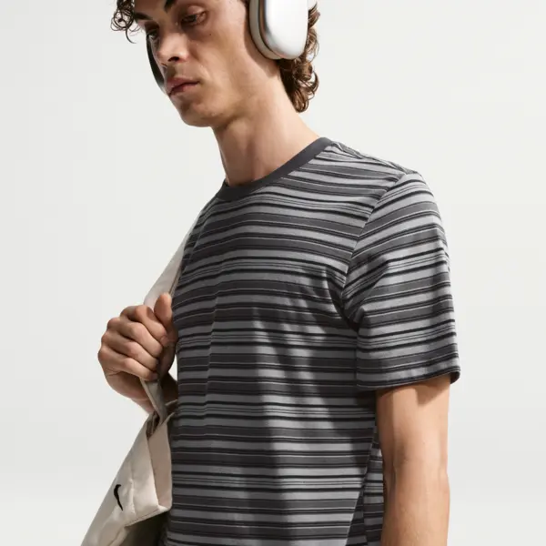 Nike Sportswear Striped T-shirt