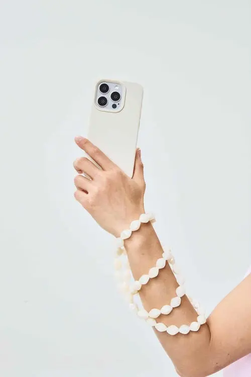 Cordée Cases Valerie Phone Chain - Ivory