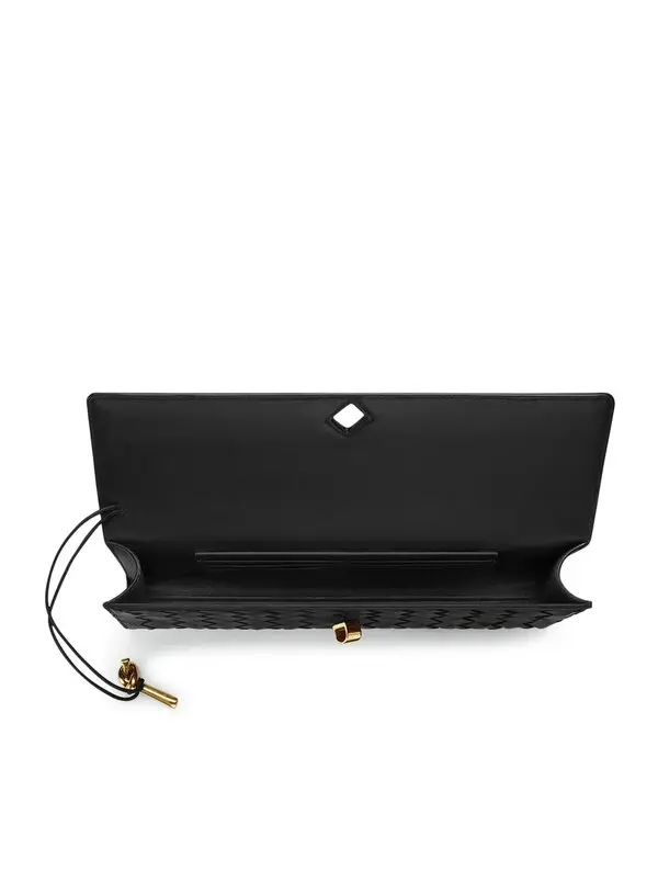 Bottega Veneta Andiamo Clutch With Intrecciato Pattern - Black