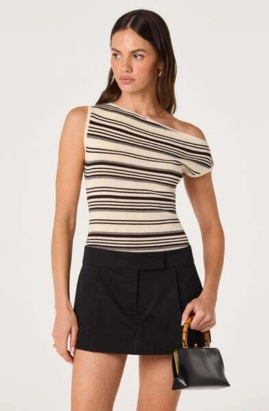 Astr The Label Michele Pleated Front Mini Skort - Black