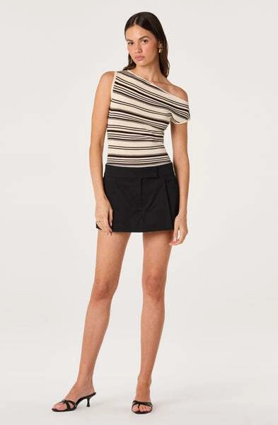 Astr The Label Michele Pleated Front Mini Skort