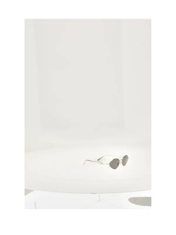 Celine Wire 01