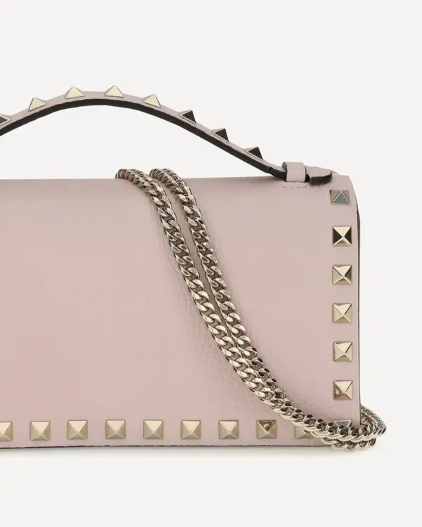 Valentino Garavani Rockstud Wallet With Chain In Grainy Calfskin