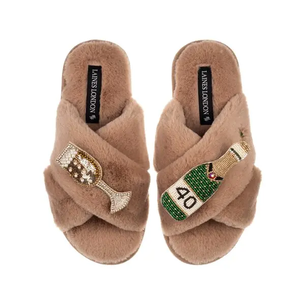 LAINES LONDON Classic Faux Fur Slippers With Embellished Brooches - Brown