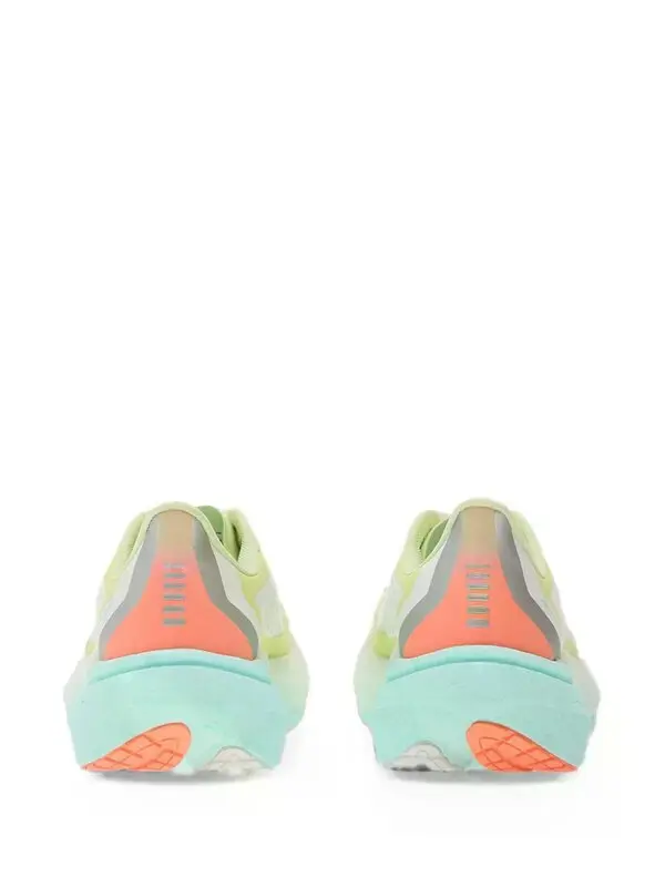 Under Armour Velociti Distance Sneakers