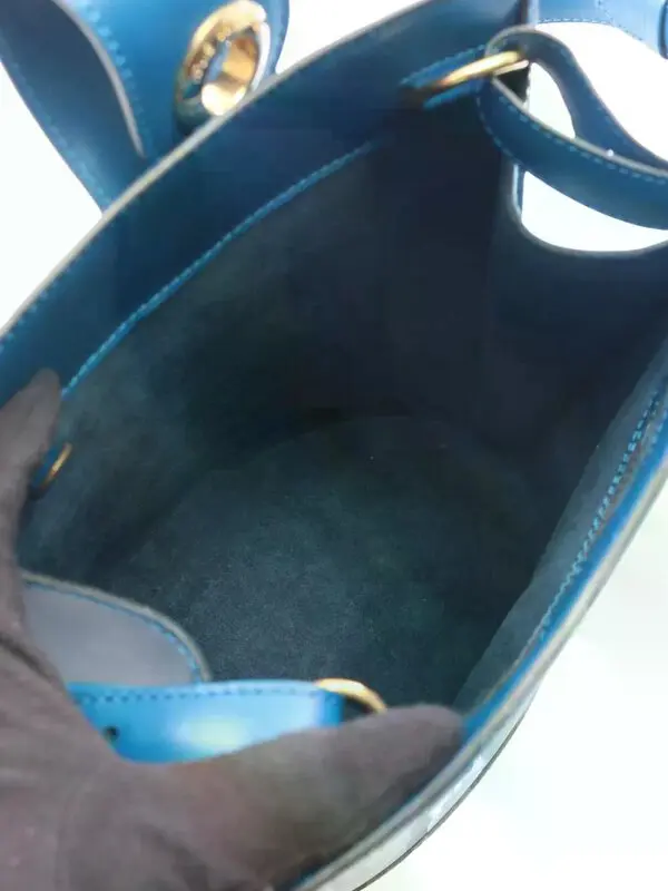 LOUIS VUITTON 1996 Epi Cluny Shoulder Bag